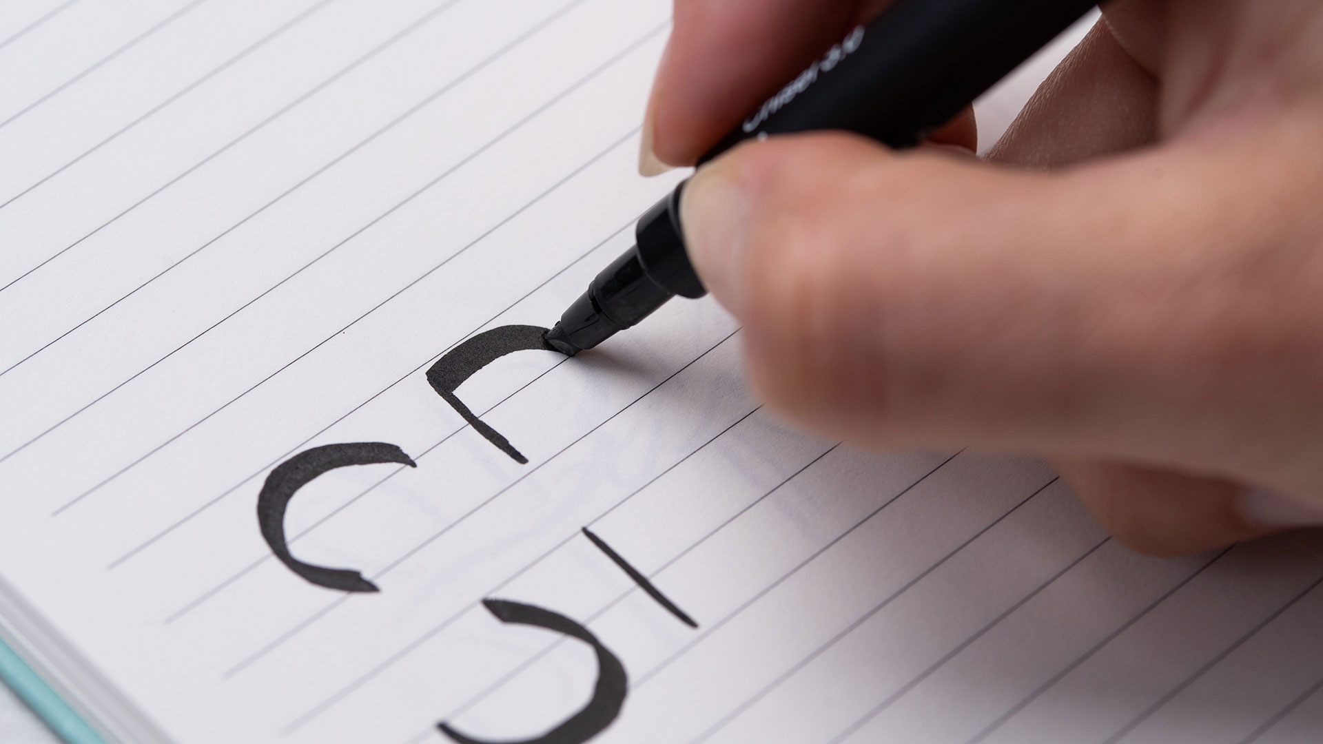 Create a Lettering drawing with Uni Pin felt-tip pens