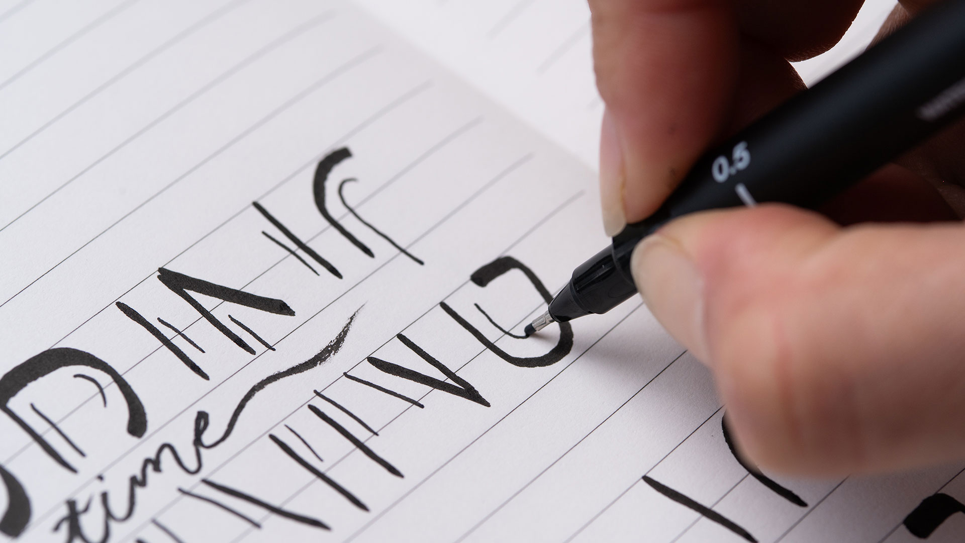 Create a Lettering drawing with Uni Pin felt-tip pens
